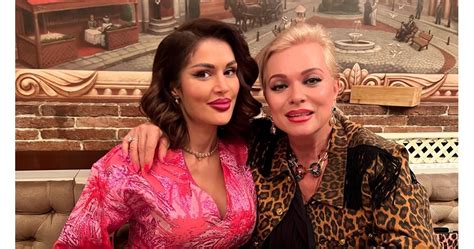 Искра Радева чака второ внуче