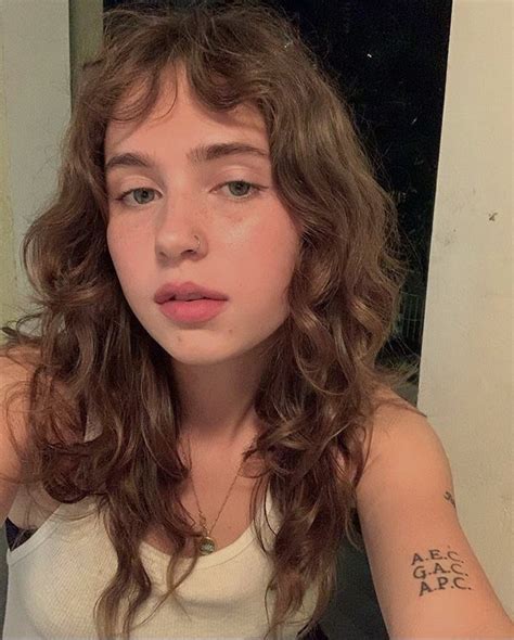 Descubre 31 Ideas De Clairo🌷꒰⠀⠀꒱ Mujeres Culetin Niña Famosos Y Más