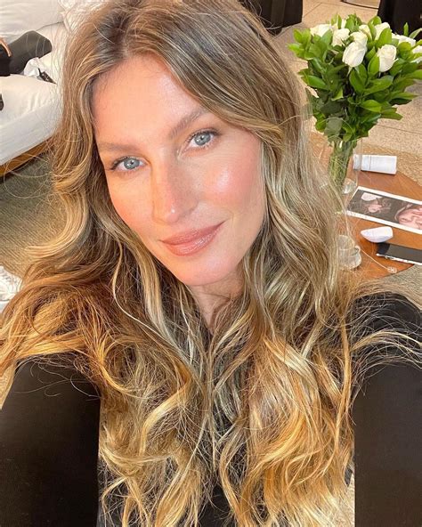 Gisele Bündchen Satisfy Forum Slideshow
