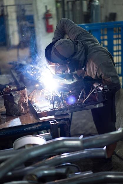 Premium Photo Worker Wearing Protective Gear