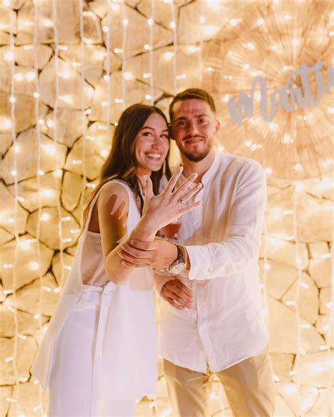 Download Pablo Fornals Engaged Wallpaper