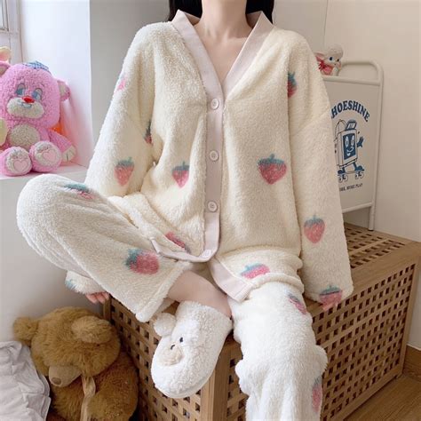 제이리본 귀여운 극세사 가디건 브이넥 잠옷 파자마 바지 세트 홈웨어 파티 캐릭터 딸기