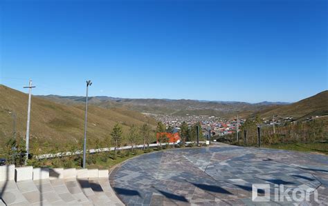 ФОТО Чингэлтэй уулын энгэр дэх олон улсын стандартад нийцсэн хөлбөмбөгийн талбай