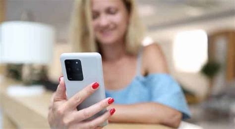Five Reasons Why Women Prefer Video Chatting Over Texting Dying Of The Light