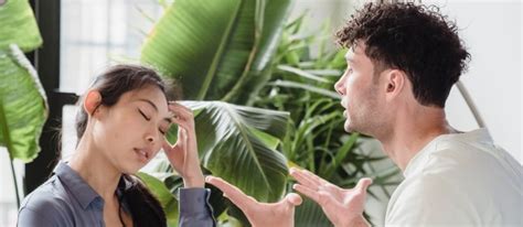 10 Telltale Signs Of A Volatile Relationship And Ways To Handle It