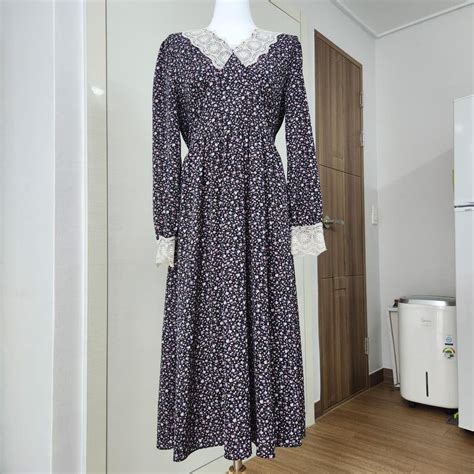 브이넥 레이스 카라 플라워 잔꽃무늬 롱원피스 퍼플 블 세컨웨어