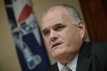 Jirriżenja Eks Kummissarju Li Kien Qed Iservi Fuq Il Bord Li Qed
