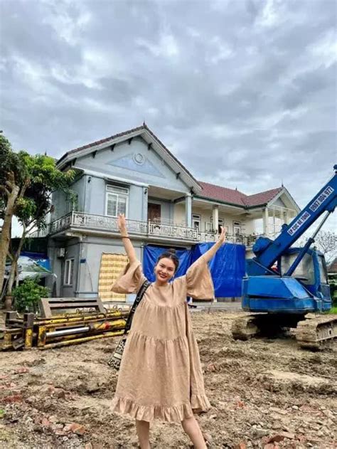Ca Sĩ Phạm Phương Thảo Gây Bất Ngờ Khi Xây Biệt Thự Hoành Tráng ở Quê
