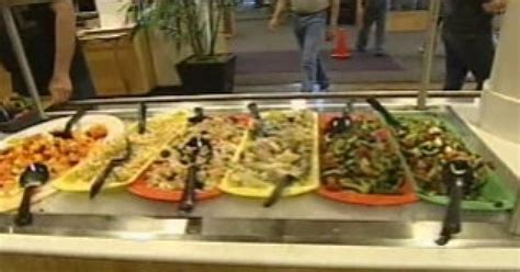 건강 뷔페에서 사소한 차이가 음식 더 먹게 해