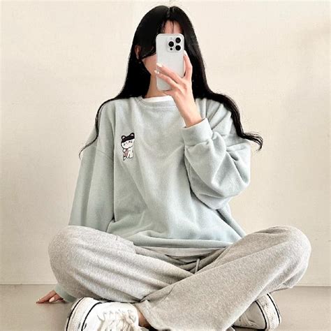 제이앤썸 뽀송뽀송따숩 캣츠 고양이 자수 오버핏 후리스 기모 플리스 루즈핏 맨투맨 티셔츠 3color 위시버킷