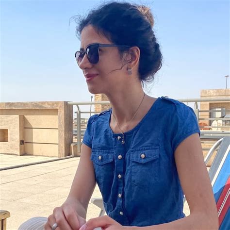 Pardis Iam Pardis • Threads Say More