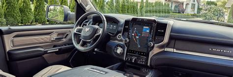 Interior De La Camioneta Ram 1500 2023 Techo Corredizo Panorámico Y Más