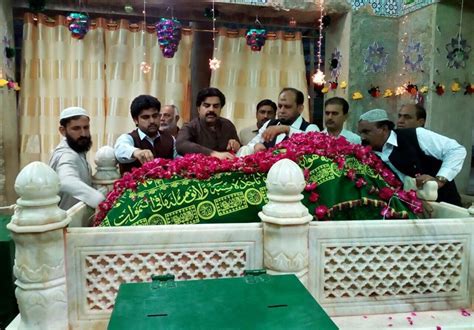 ای اباالحسن خداوند قبر تو و قبور فرزندان تو را بقعه‌ای از بقعه‌های بهشت