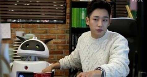 괜찮아요 많이 놀랐죠저는 대화로봇입니다