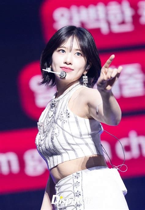 [현장포토] 예뻐도 너무 예뻐 안유진 핑크빛 유혹 디스패치 뉴스는 팩트다 Batman Fan Art Starship Entertainment Leader