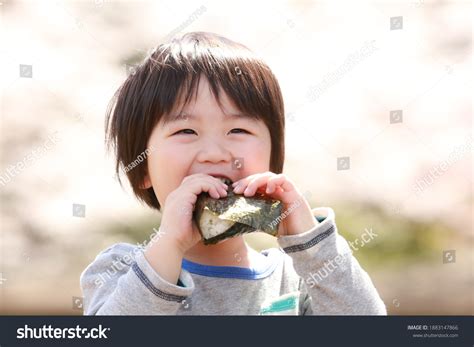 11 866 밥 먹는 아동 이미지 스톡 사진 및 벡터 Shutterstock