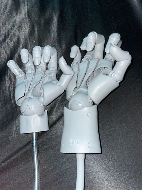 GiltheArtist Bionic Hand Poseable Artists Model
