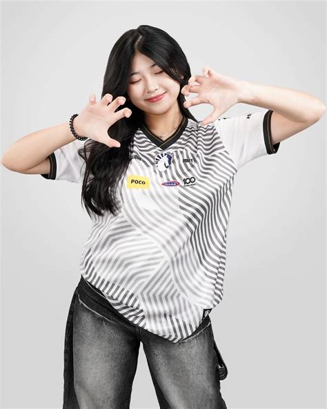 Liquid Odrey ☆ Wanita Terseksi Wanita