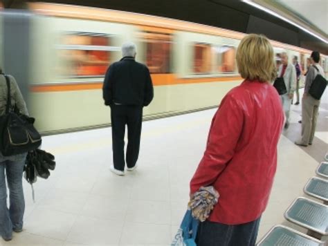 Мъжът блъснал жена в метрото е с психични отклонения Nova