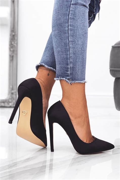 Decolletè Nere In Raso Con Tacco Alto Nancy Alexoo