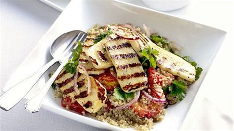 Салата с печени домати сирене Халуми и киноа Новини Woman Bg