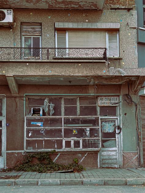 Empty Store Window Photos Download The Best Free Empty Store Window