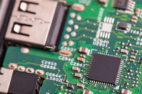 Merapatkan Komponen Elektronik Pada Motherboard Chip Mikroprosesor Foto Stok Unduh Gambar