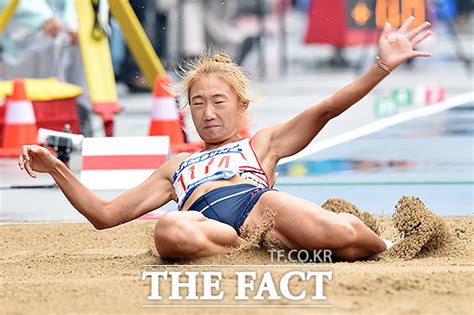 Tf포토 정연진 스르륵 들어가~ 포토 기사 더팩트