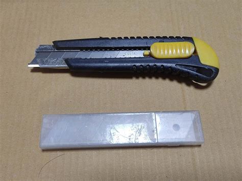 대형 커터칼 25mm 칼날10개 포함 헬로마켓