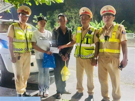 Hai anh em thất nghiệp cơ nhỡ trên đèo Hải Vân bị móc sạch tiền Báo Dân trí