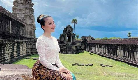 ស្រី ស្អាត ឌួ ង ហ្សូ រី ដា ចាត់ ទុក ឆ្នាំ ២០២៣ ជា ឆ្នាំ ជួប រឿង រន្ធ ត់ និង សម្ពាធ ផ្លូវ