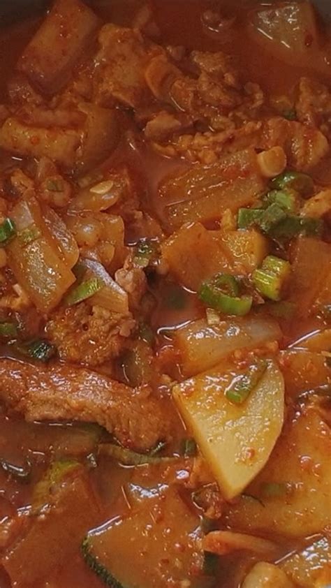 돼지고기에 만능양념장을 넣고 끓이세요 감칠맛 10배 군침 싹도는 감자 짜글이 레시피 오늘의 숏 Beta