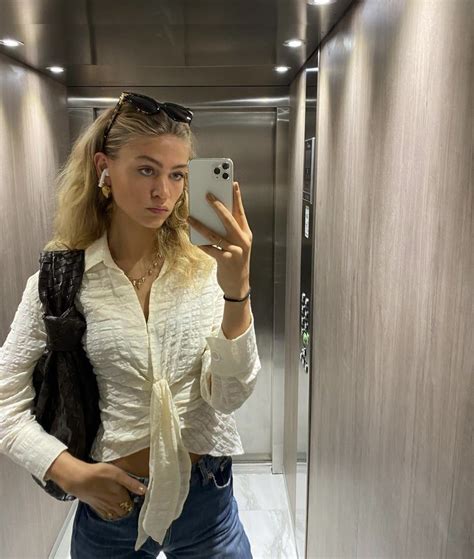 Elevator Selfie Elevation Selfie