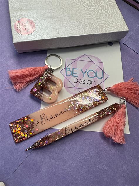Keychain Pen And Bookmark Set Made With Resin Details To Give Away