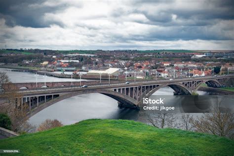 로얄 트 위 드 다리 콘크리트도 다리 건너 버 윅 어 폰트 위 드와 노 섬 버 랜드 영국 영국에서 Tweedmouth 사이 강 트 위 드 0명에 대한 스톡 사진 및 기타