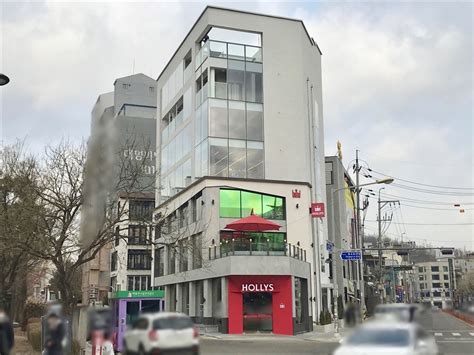 홍대입구역에 체인점 카페『hollys 연트럴파크점할리스』이 오픈했대 강서통신