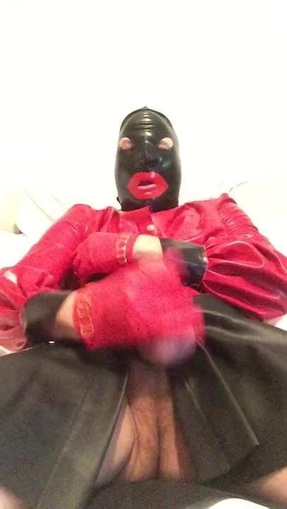 Gummi Leder Nutte Wichst Sich Den Schwanz Tranny Porn D3 Xhamster