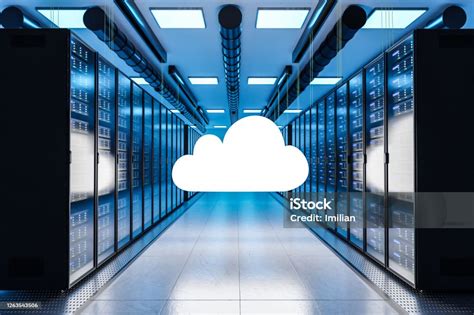 서버 랙의 여러 행이 있는 대형 최신 데이터 센터의 클라우드 컴퓨팅 로고 3d 일러스트레이션 클라우드 컴퓨팅에 대한 스톡 사진 및 기타 이미지 Istock