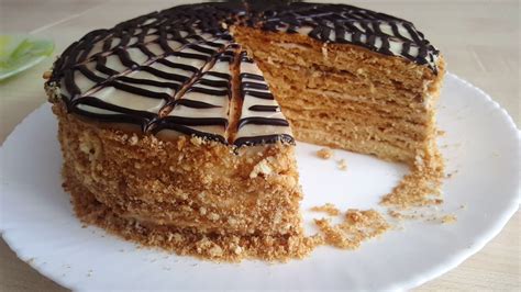 Торт “Медовик” зі сметанним кремом та волоськими горіхами Найсмачніший та найулюбленіший рецепт