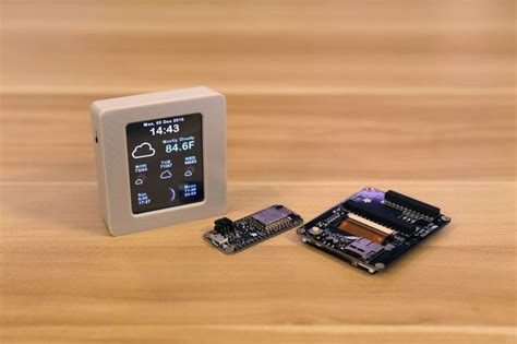 DIY Fully Featured Weather Station Is A Perfect Desk Or Wall Accessory
