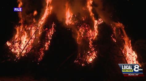 Ammon Icy Inferno Christmas Tree Bonfire And Fireworks Show Saturday