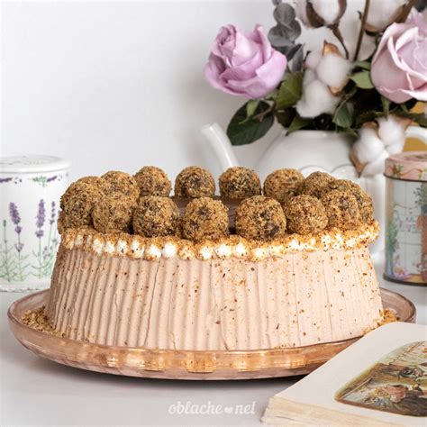 Шоколадова торта „Кафе“ с настъргани бадеми и лек шоколадов мус