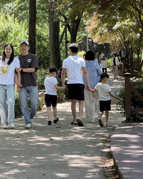 Anand Аав нь хоёр хүүгийнхээ асуултад бүдэрчихээд үнэхээр хэлэх үггүй л алхаж явна… Ааваа