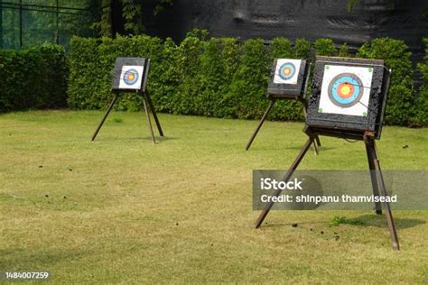 3 개의 양궁 사격 목표 목표를 달성하십시오 타겟 보드와 화살을 쏘십시오 다트판에 대한 스톡 사진 및 기타 이미지 다트판 0명 개념 Istock