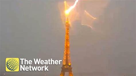 Lightning Strikes Eiffel Tower During Paris Storm Youtube