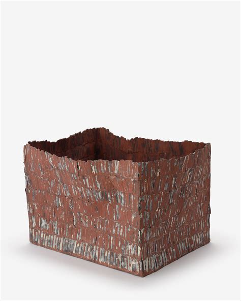 경기도자미술관 세상은 조금은 다른 작은 존재들의 연약한 집합체라 생각한 작가는 작은 점토 조각들로 구성된 작품을 통해 세상을