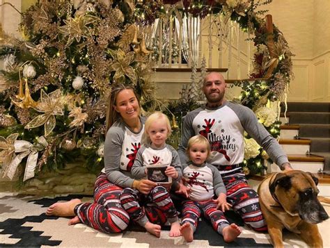 Conor Mcgregor Reveals Fiancée Dee Devlin Is Pregnant With Couple