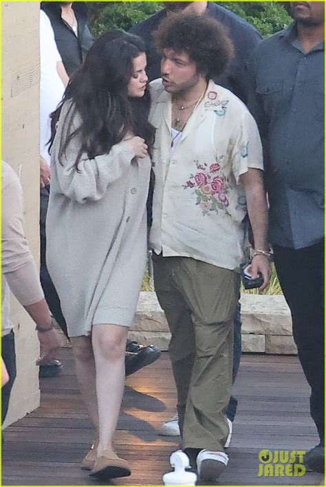 Selena Gomez And Benny Blanco Share Sweet Kiss During Date Night In