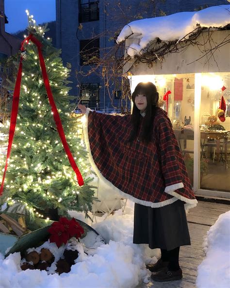 언틸지니 🍀 Until Jini 트리 구경은🎄낮보다 밤이🌠더 예쁜 느낌 ｡ O≧ ≦o ｡ 반짝 몽글 빛나는💫트리 바라만 봐도 좋다♥️이