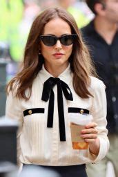 Natalie Portman Debuts Chic Set Style For Good Sex • Celebmafia